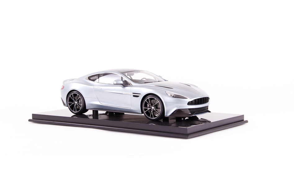 Aston Martin – Amalgam Collection