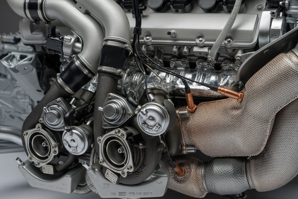 BUGATTI Chiron 8.0L W16 Engine and Gearbox (2016) – Amalgam Collection