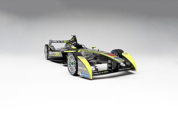 NEXTEV TCR Liveried Spark-Renault SRT_01E - 2016 London ePrix Race 2 ...